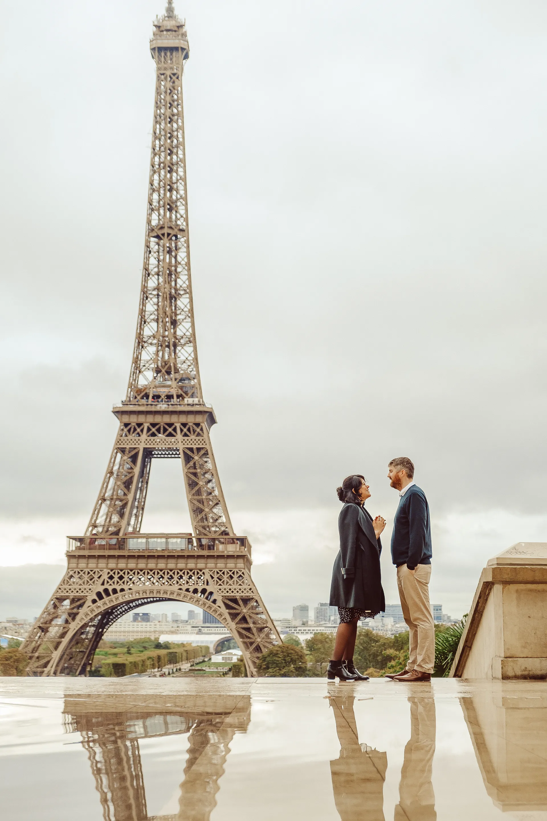 Paris: Professional photoshoot at Eiffel Tower