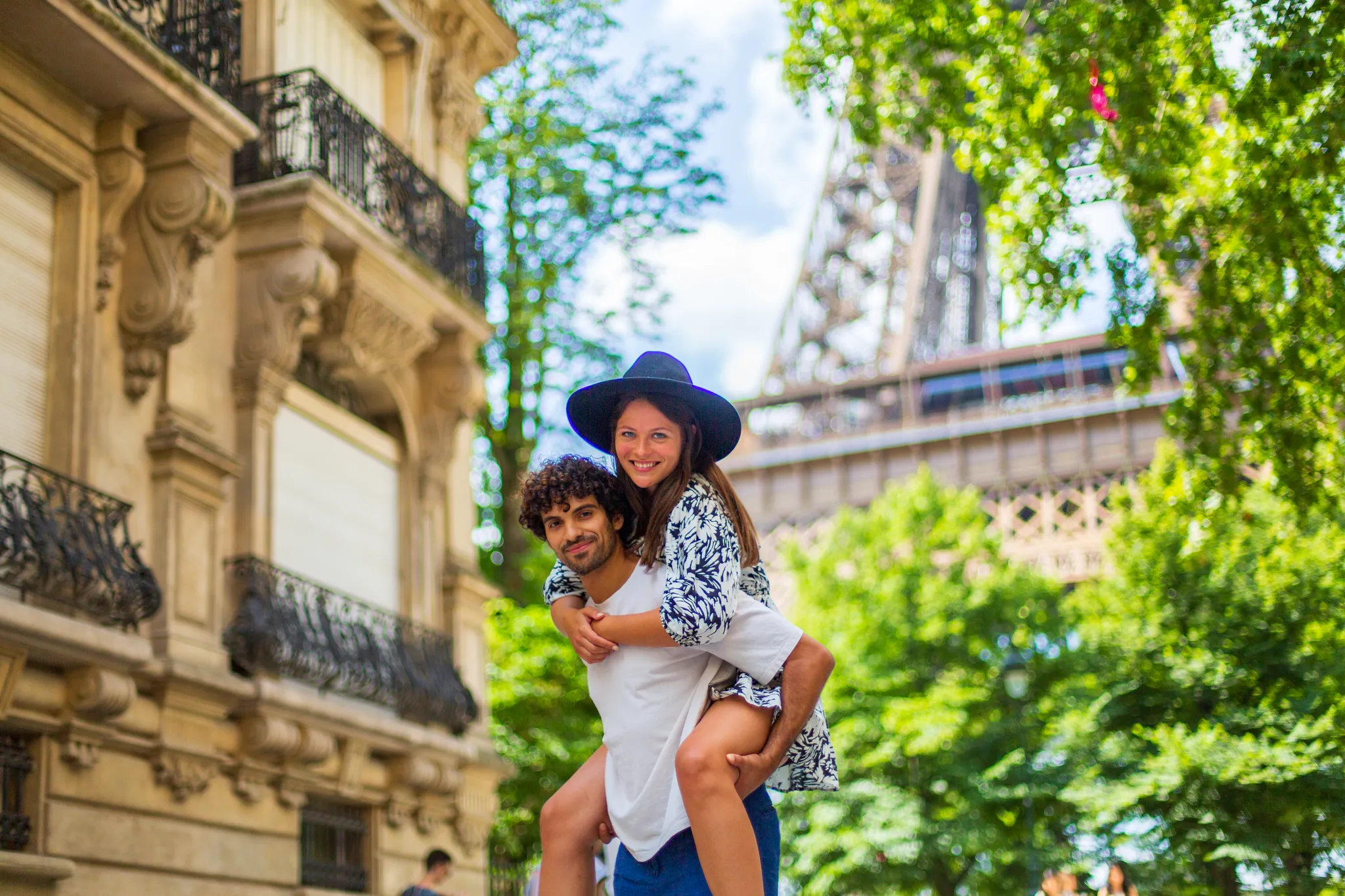 Paris: Professional photoshoot at Eiffel Tower