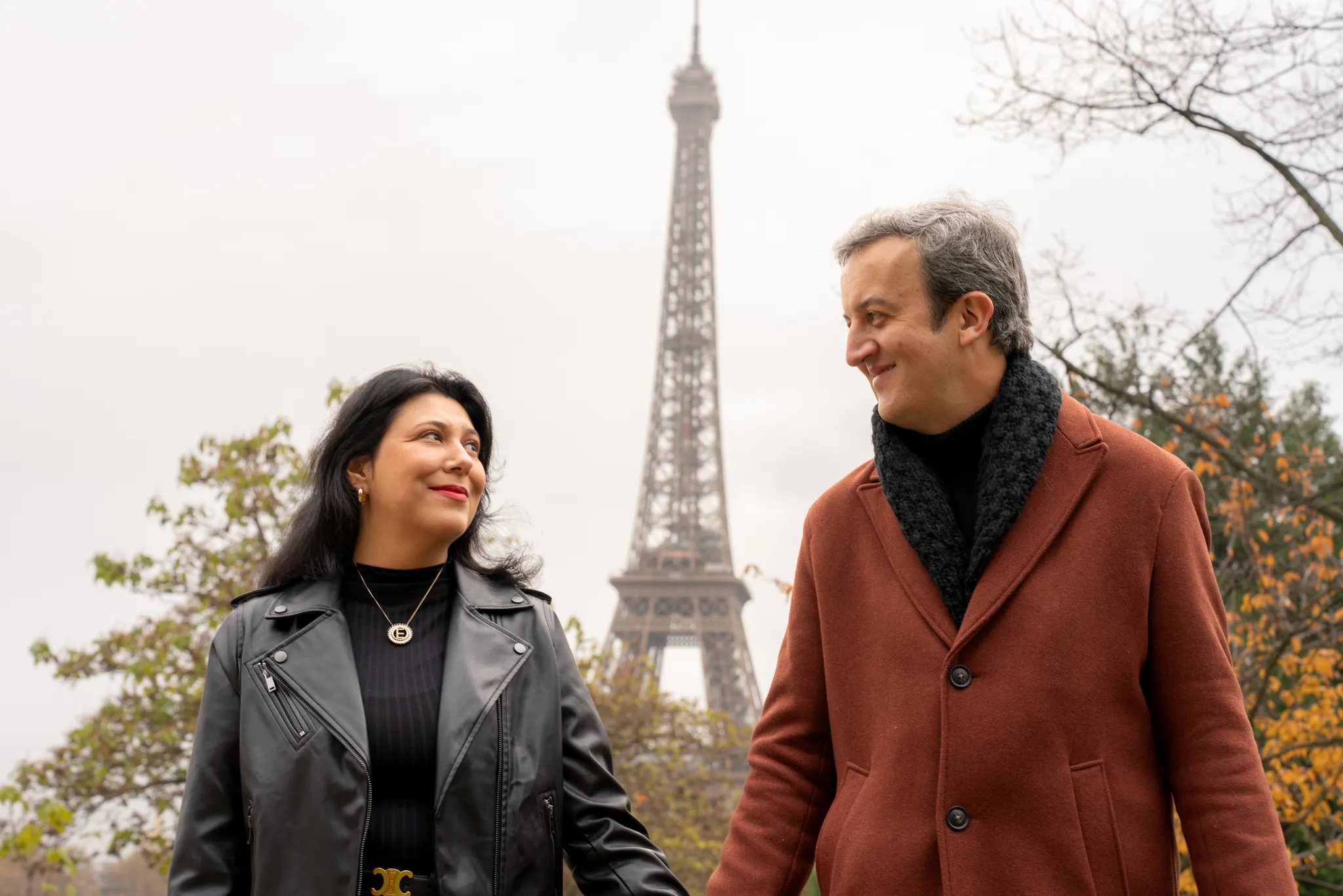 Paris: Professional photoshoot at Eiffel Tower
