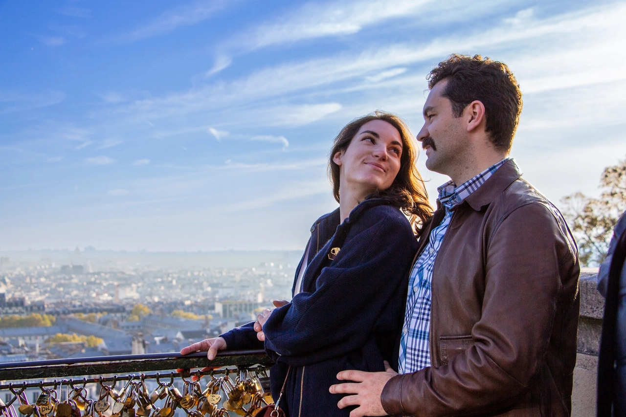 Paris: Professional photoshoot at Eiffel Tower