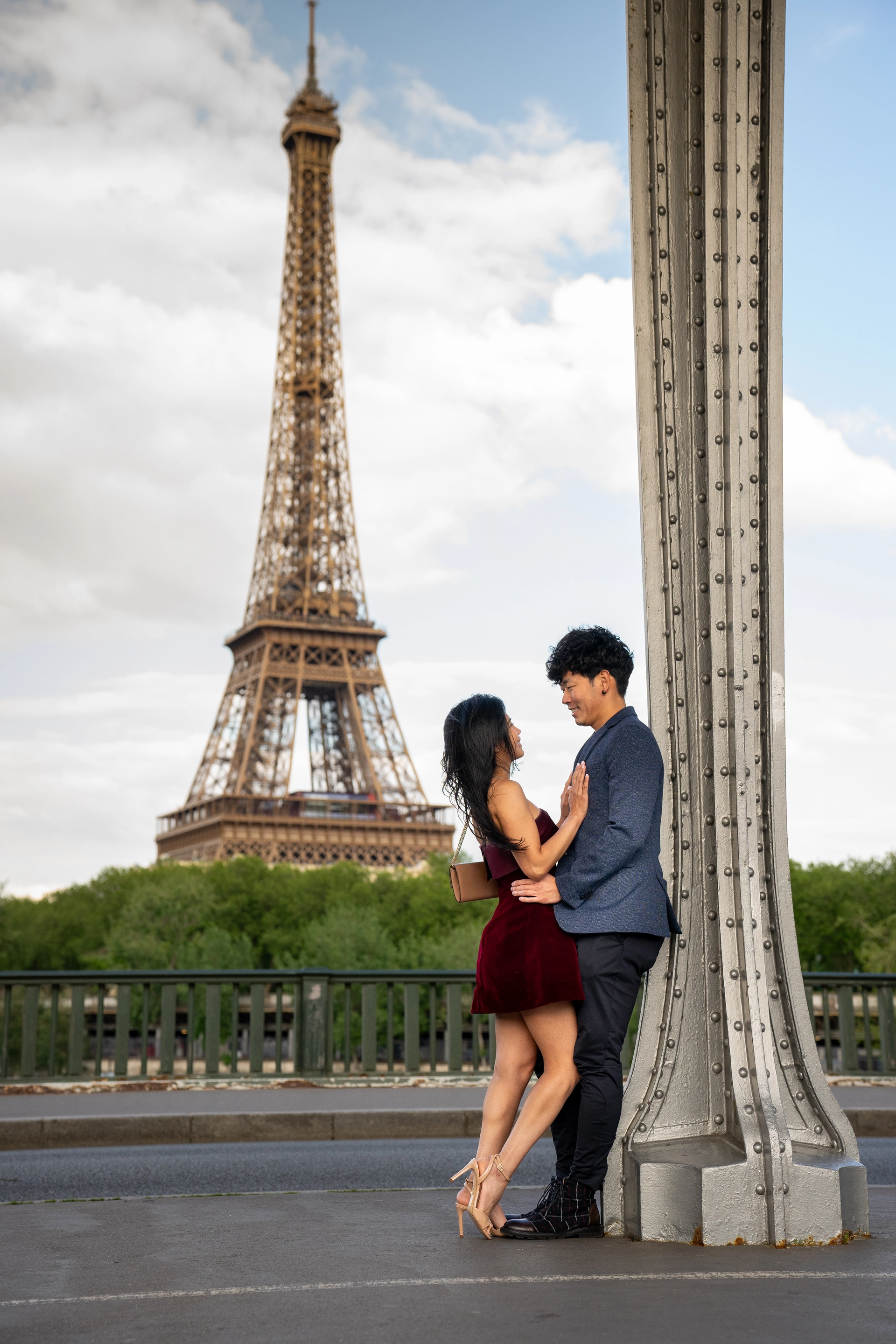 Paris: Professional photoshoot at Eiffel Tower