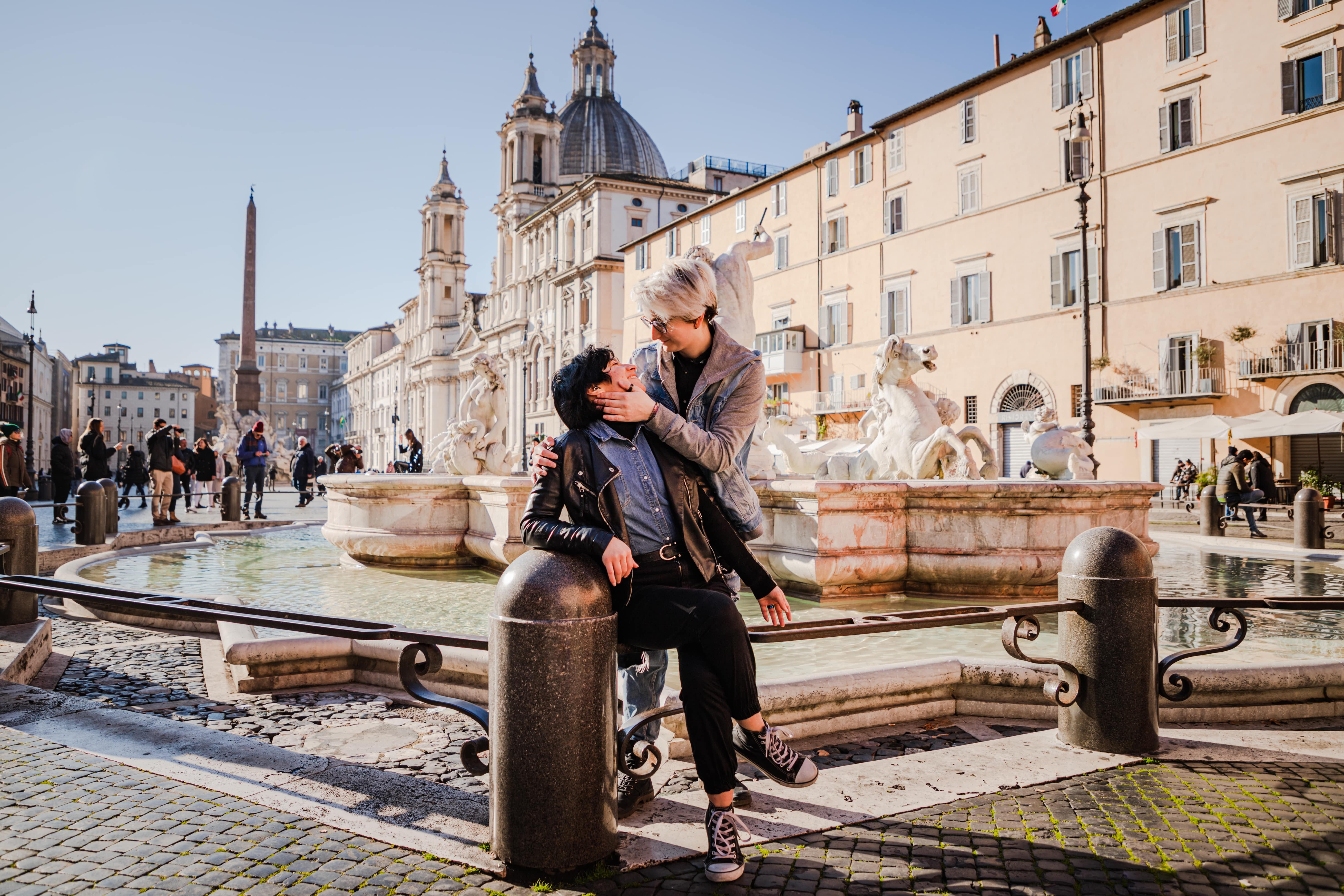 Rome: Professional photoshoot at Piazza Navona