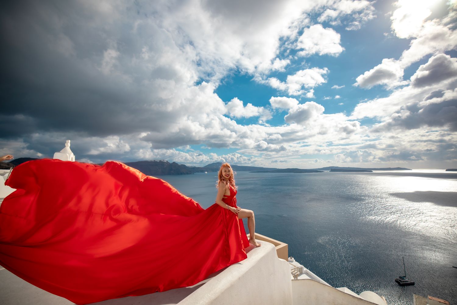 Santorini: flying dress photoshoot with Ergest